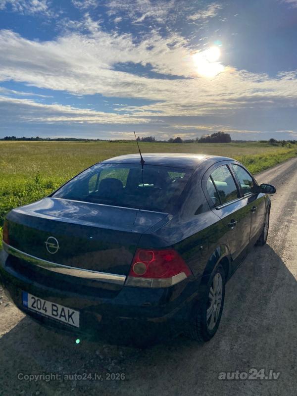 Melns Opel Astra 2008 Tallina, ar dzinēja tilpumu 1.60 L un nobraukumu 197 tūkst. km par 2400 €, foto 4 vietnē AUTOMOTO.COM.LV