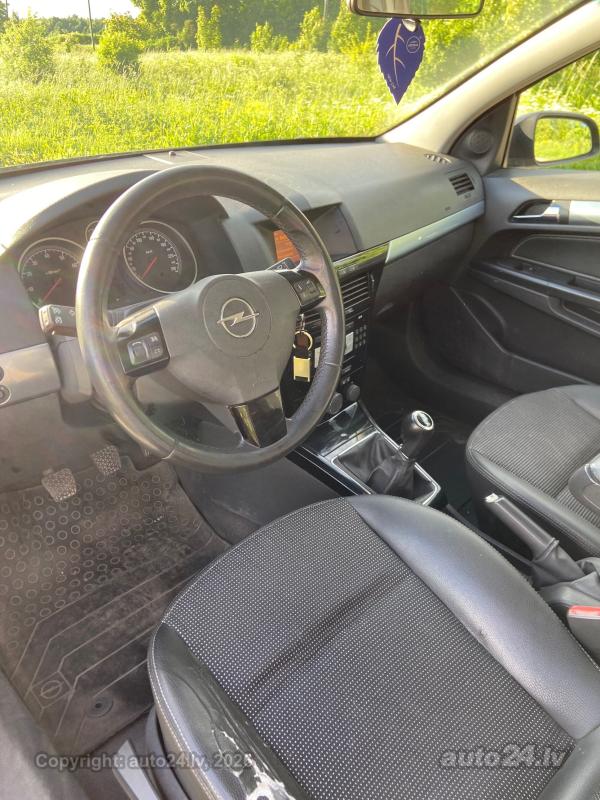 Melns Opel Astra 2008 Tallina, ar dzinēja tilpumu 1.60 L un nobraukumu 197 tūkst. km par 2400 €, foto 5 vietnē AUTOMOTO.COM.LV