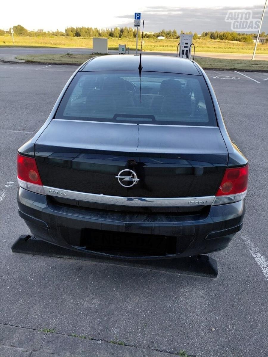 Melns Opel Astra 2008 Panevēža, ar dzinēja tilpumu 1.70 L un nobraukumu 355 tūkst. km par 950 €, foto 6 vietnē AUTOMOTO.COM.LV