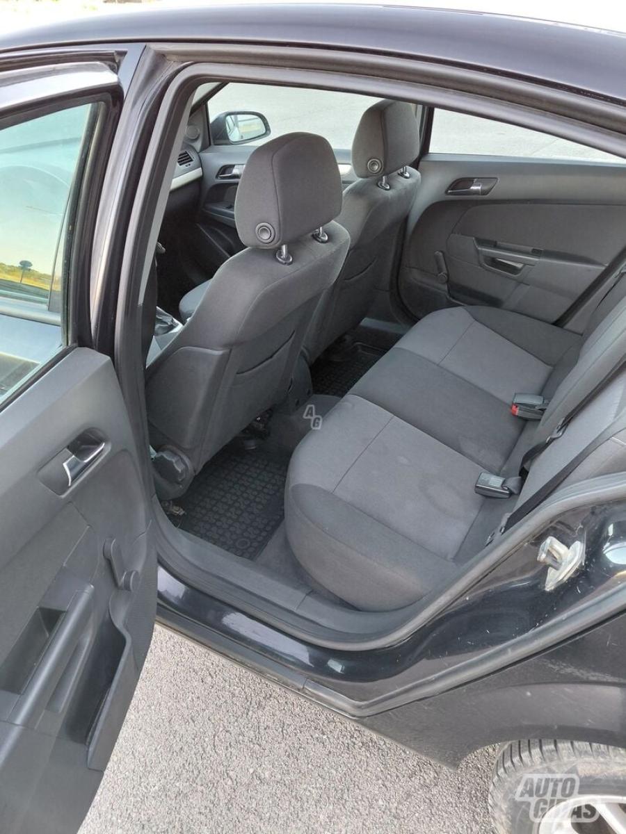 Melns Opel Astra 2008 Panevēža, ar dzinēja tilpumu 1.70 L un nobraukumu 355 tūkst. km par 950 €, foto 13 vietnē AUTOMOTO.COM.LV