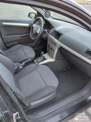 Melns Opel Astra 2008 Panevēža, ar dzinēja tilpumu 1.70 L un nobraukumu 355 tūkst. km par 950 €, foto 14 vietnē AUTOMOTO.COM.LV
