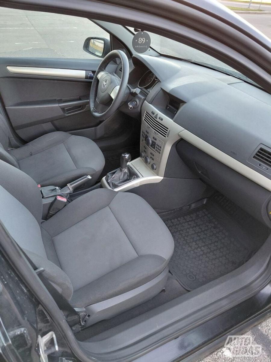 Melns Opel Astra 2008 Panevēža, ar dzinēja tilpumu 1.70 L un nobraukumu 355 tūkst. km par 950 €, foto 14 vietnē AUTOMOTO.COM.LV