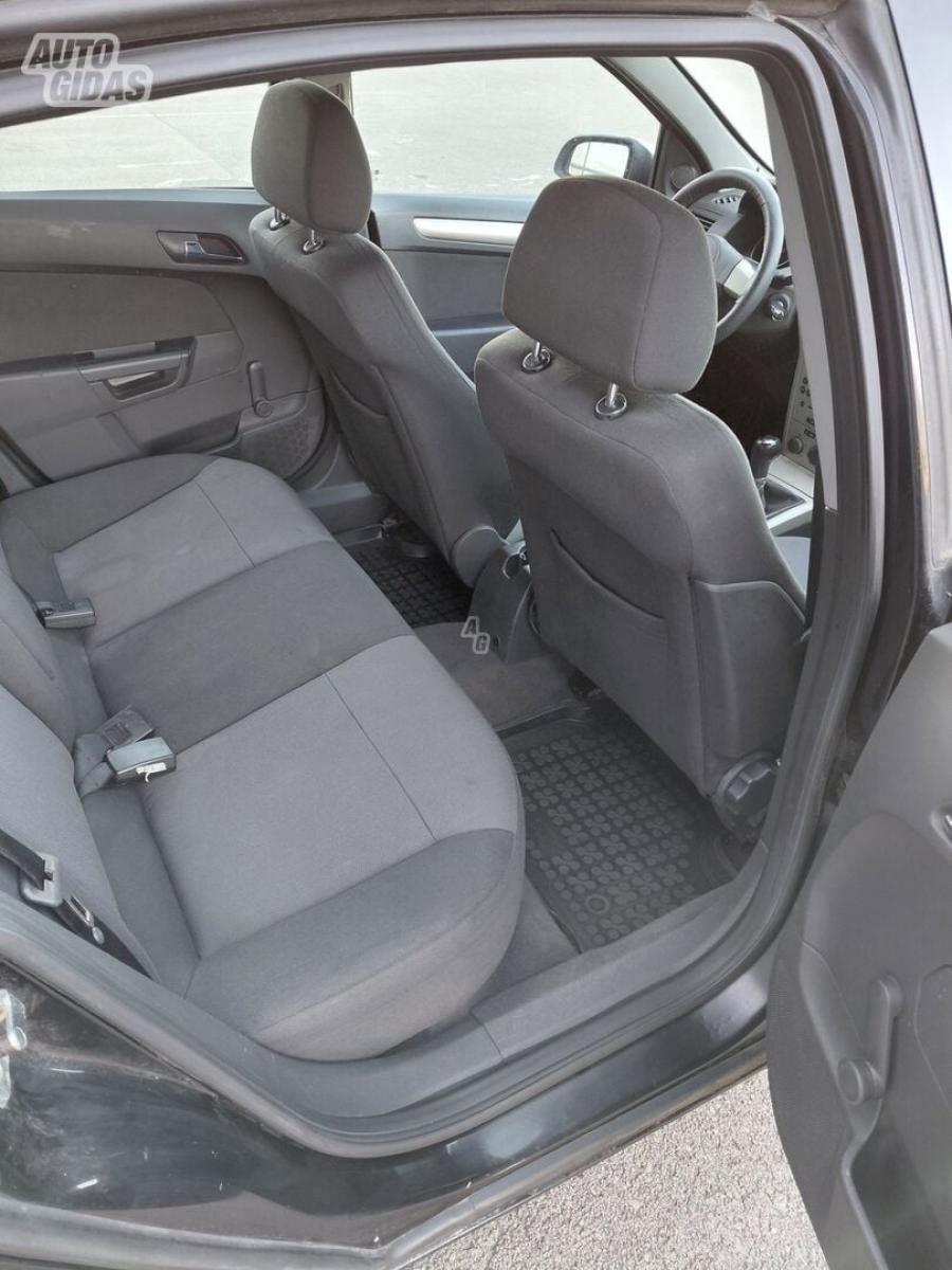 Melns Opel Astra 2008 Panevēža, ar dzinēja tilpumu 1.70 L un nobraukumu 355 tūkst. km par 950 €, foto 15 vietnē AUTOMOTO.COM.LV