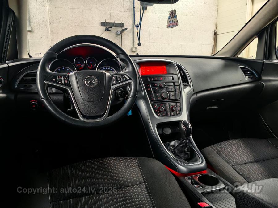 Melns Opel Astra 2013 Viljandi, ar dzinēja tilpumu 1.40 L un nobraukumu 134 tūkst. km par 5490 €, foto 5 vietnē AUTOMOTO.COM.LV