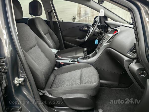Black Opel Astra 2013 in Viljandi, with an engine capacity of 1.40 L and mileage of 134 thousand km for 5490 €, photo 6 on AUTOMOTO.COM.LV