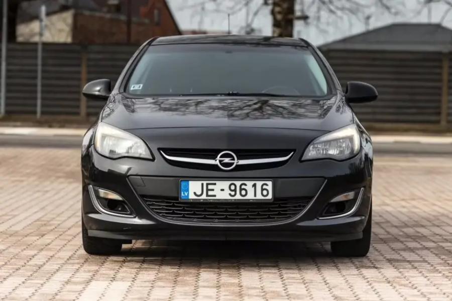 Черный Опель Астра 2013 в Елгава, объемом двигателя 1.70 л и пробегом 331 тыс. км за 4800 €, фото 4 на AUTOMOTO.COM.LV