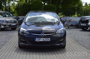 Black Opel Astra 2013 in Tukums, with an engine capacity of 1.60 L and mileage of 133 thousand km for 5595 €, photo 3 on AUTOMOTO.COM.LV