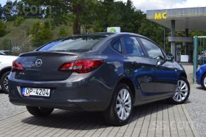Black Opel Astra 2013 in Tukums, with an engine capacity of 1.60 L and mileage of 133 thousand km for 5595 €, photo 7 on AUTOMOTO.COM.LV