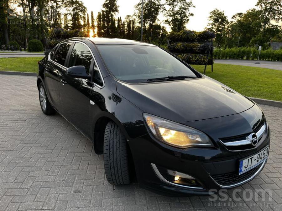 Melns Opel Astra 2014 Rīga, ar dzinēja tilpumu 1.40 L un nobraukumu 273 tūkst. km par 4299 €, foto 3 vietnē AUTOMOTO.COM.LV
