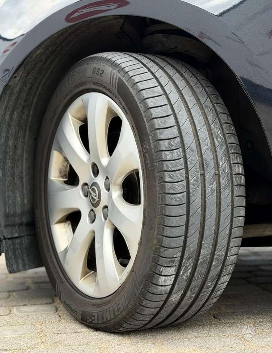Melns Opel Astra 2014 Tauragė, ar dzinēja tilpumu 1.69 L un nobraukumu 208 tūkst. km par 3600 €, foto 31 vietnē AUTOMOTO.COM.LV