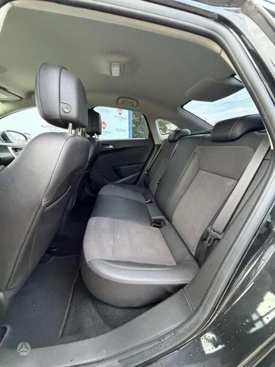 Melns Opel Astra 2014 Tauragė, ar dzinēja tilpumu 1.69 L un nobraukumu 208 tūkst. km par 3600 €, foto 38 vietnē AUTOMOTO.COM.LV