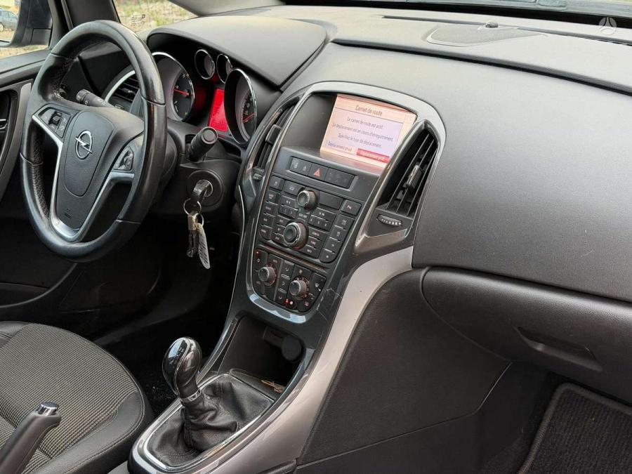 Melns Opel Astra 2014 Tauragė, ar dzinēja tilpumu 1.69 L un nobraukumu 208 tūkst. km par 3600 €, foto 40 vietnē AUTOMOTO.COM.LV