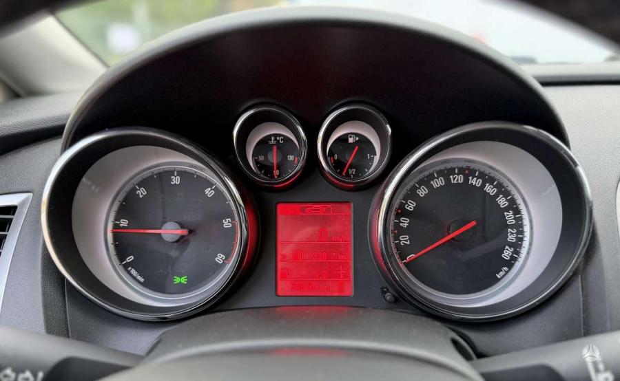 Melns Opel Astra 2014 Tauragė, ar dzinēja tilpumu 1.69 L un nobraukumu 208 tūkst. km par 3600 €, foto 46 vietnē AUTOMOTO.COM.LV