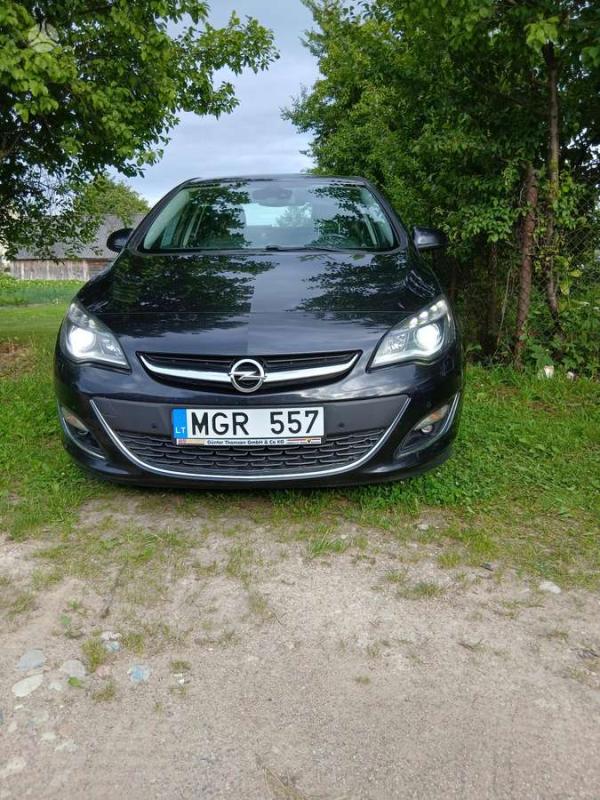 Black Opel Astra 2015 in Kaisiadorys, with an engine capacity of 1.60 L and mileage of 276 thousand km for 5000 €, photo 5 on AUTOMOTO.COM.LV