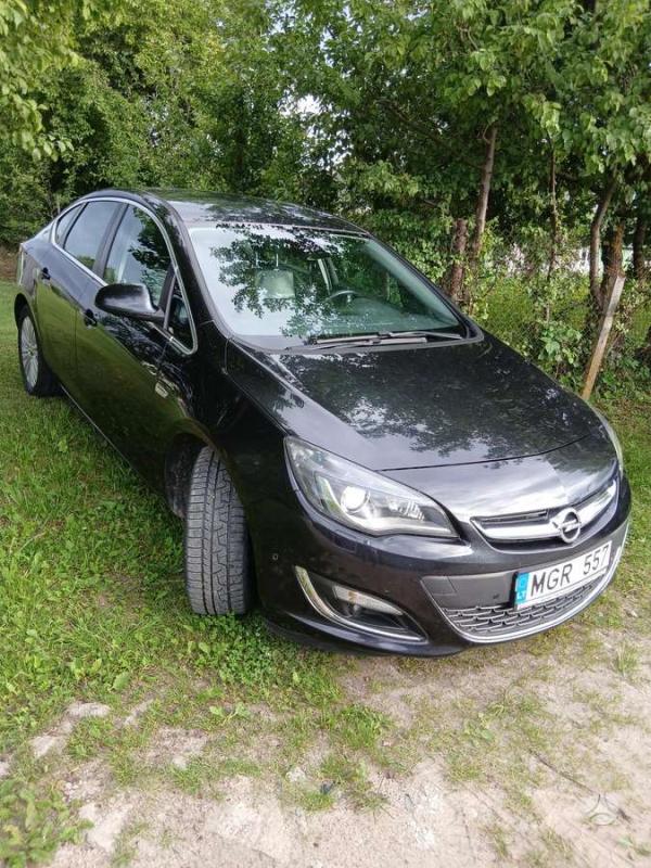 Black Opel Astra 2015 in Kaisiadorys, with an engine capacity of 1.60 L and mileage of 276 thousand km for 5000 €, photo 6 on AUTOMOTO.COM.LV