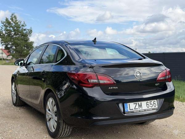 Melns Opel Astra 2015 Viļņa, ar dzinēja tilpumu 1.60 L un nobraukumu 142 tūkst. km par 3950 €, foto 5 vietnē AUTOMOTO.COM.LV