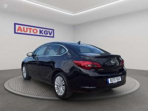 Black Opel Astra 2015 in Kaunas, with an engine capacity of 1.60 L and mileage of 276 thousand km for 5499 €, photo 4 on AUTOMOTO.COM.LV