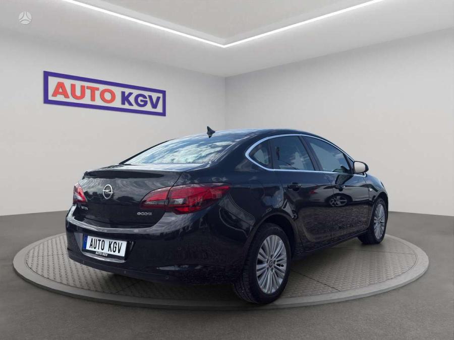 Black Opel Astra 2015 in Kaunas, with an engine capacity of 1.60 L and mileage of 276 thousand km for 5499 €, photo 6 on AUTOMOTO.COM.LV