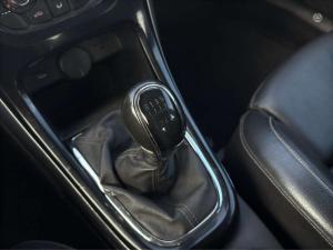 Black Opel Astra 2015 in Kaunas, with an engine capacity of 1.60 L and mileage of 276 thousand km for 5499 €, photo 16 on AUTOMOTO.COM.LV