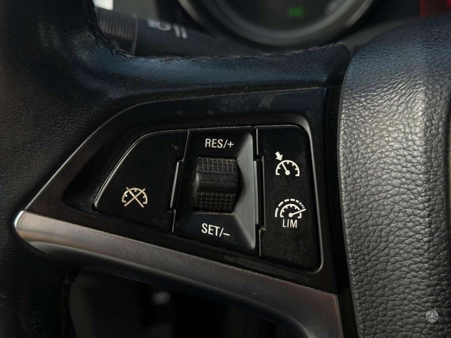 Black Opel Astra 2015 in Kaunas, with an engine capacity of 1.60 L and mileage of 276 thousand km for 5499 €, photo 19 on AUTOMOTO.COM.LV