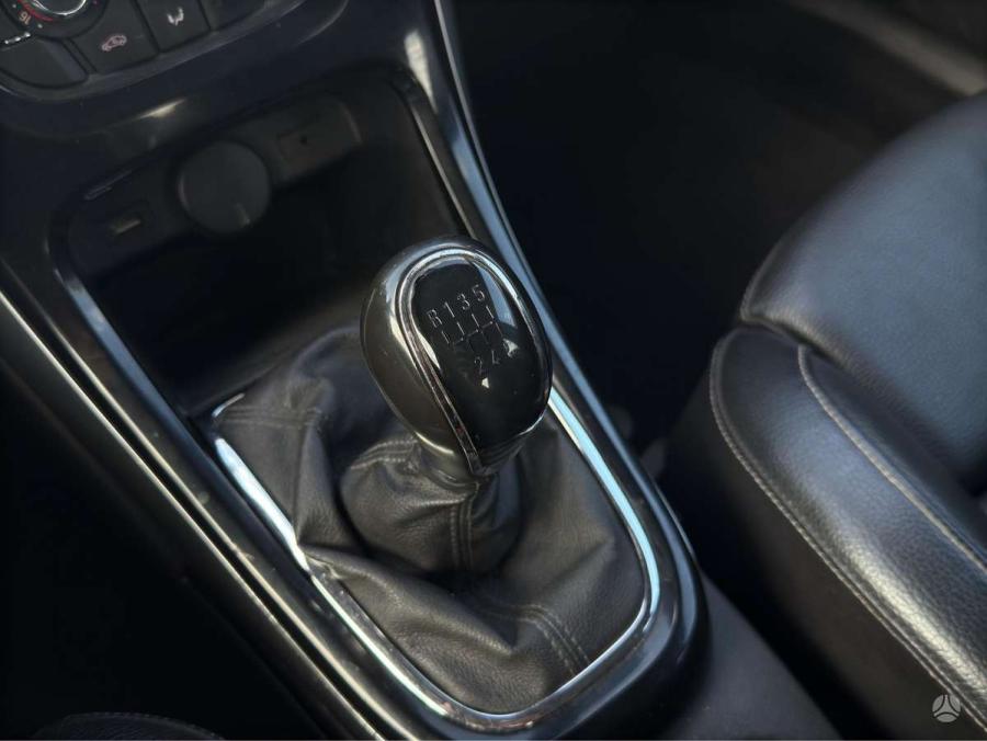 Melns Opel Astra 2015 Kauņa, ar dzinēja tilpumu 1.60 L un nobraukumu 276 tūkst. km par 5499 €, foto 16 vietnē AUTOMOTO.COM.LV
