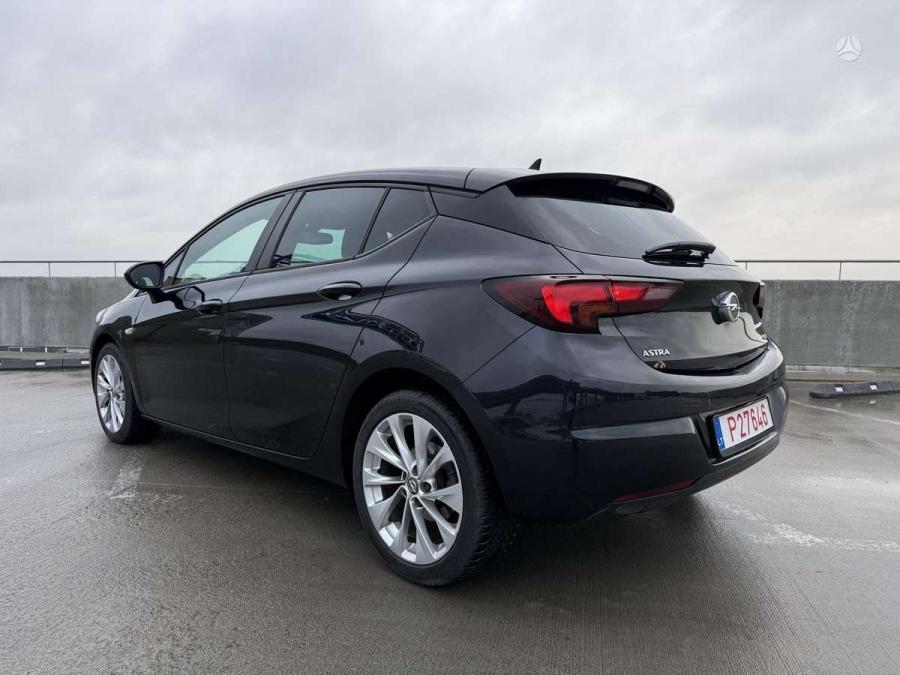 Black Opel Astra 2016 in Vilnius, with an engine capacity of 1.60 L and mileage of 207 thousand km for 6500 €, photo 4 on AUTOMOTO.COM.LV