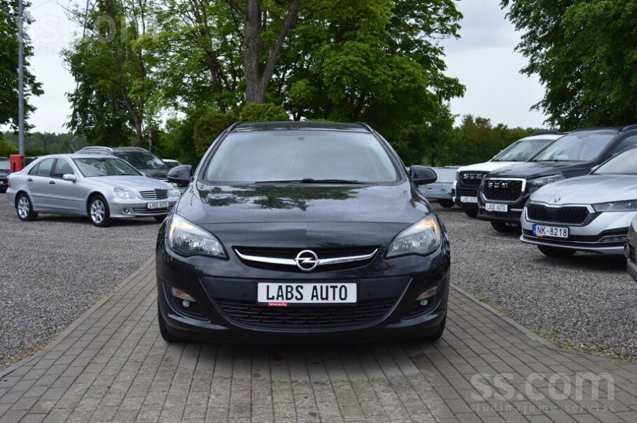 Black Opel Astra 2016 in Tukums, with an engine capacity of 1.40 L and mileage of 199 thousand km for 5595 €, photo 3 on AUTOMOTO.COM.LV