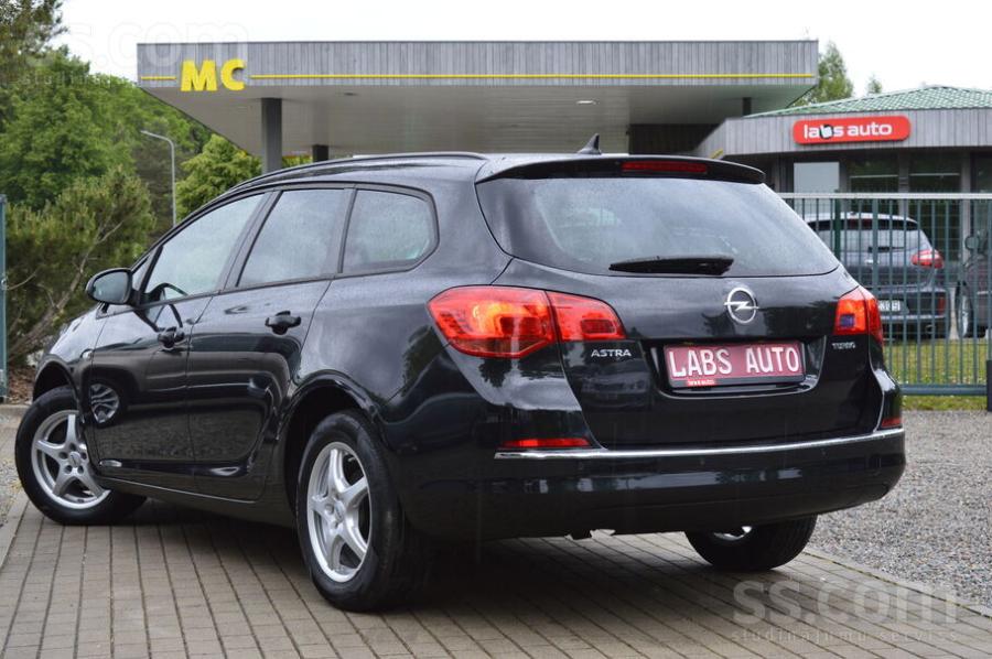 Black Opel Astra 2016 in Tukums, with an engine capacity of 1.40 L and mileage of 199 thousand km for 5595 €, photo 5 on AUTOMOTO.COM.LV