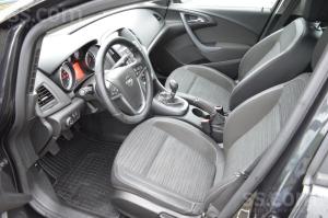 Black Opel Astra 2016 in Tukums, with an engine capacity of 1.40 L and mileage of 199 thousand km for 5595 €, photo 9 on AUTOMOTO.COM.LV