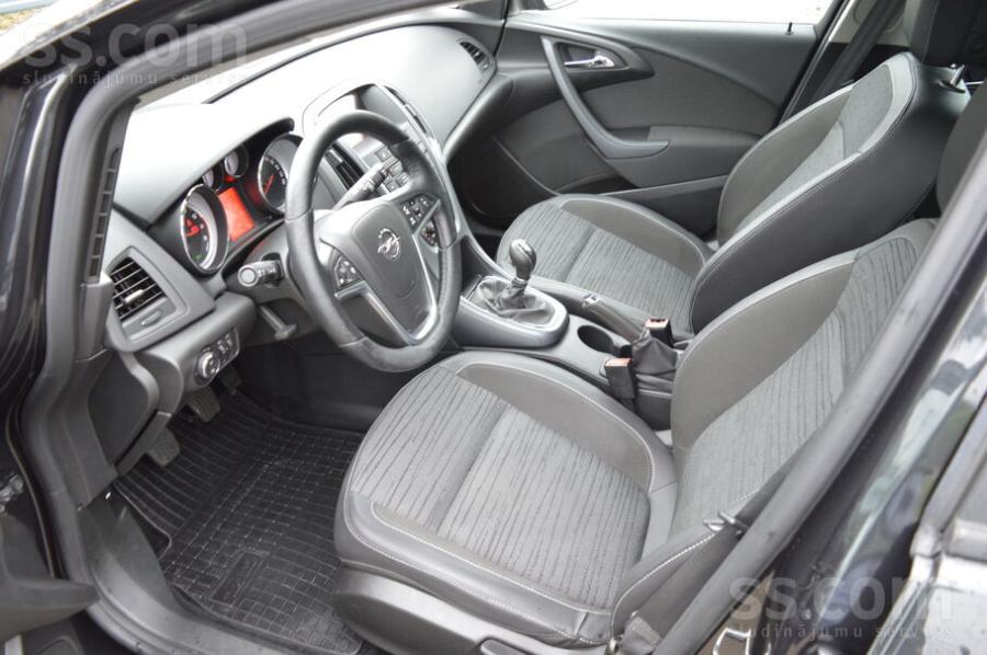 Black Opel Astra 2016 in Tukums, with an engine capacity of 1.40 L and mileage of 199 thousand km for 5595 €, photo 9 on AUTOMOTO.COM.LV