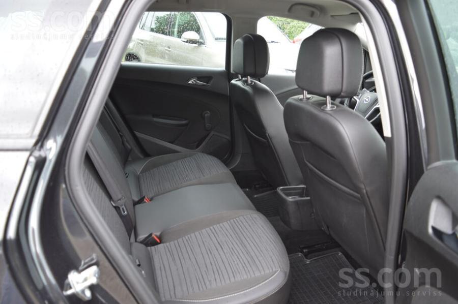 Black Opel Astra 2016 in Tukums, with an engine capacity of 1.40 L and mileage of 199 thousand km for 5595 €, photo 11 on AUTOMOTO.COM.LV