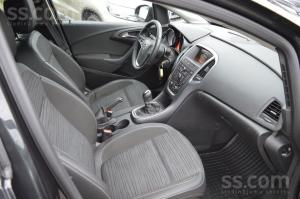 Black Opel Astra 2016 in Tukums, with an engine capacity of 1.40 L and mileage of 199 thousand km for 5595 €, photo 12 on AUTOMOTO.COM.LV