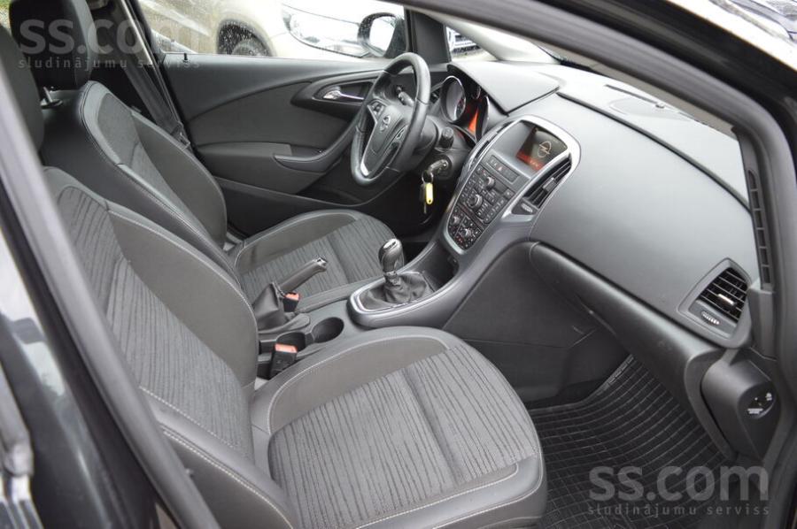 Black Opel Astra 2016 in Tukums, with an engine capacity of 1.40 L and mileage of 199 thousand km for 5595 €, photo 12 on AUTOMOTO.COM.LV