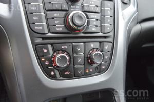 Black Opel Astra 2016 in Tukums, with an engine capacity of 1.40 L and mileage of 199 thousand km for 5595 €, photo 15 on AUTOMOTO.COM.LV
