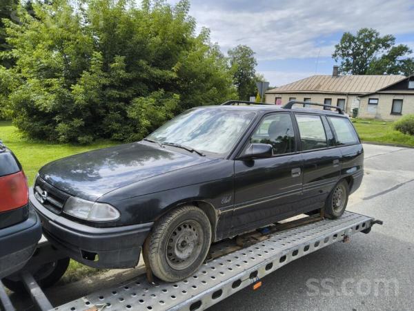 Black Opel Astra 1992 in Daugavpils, with an engine capacity of 1.70 L and mileage of 221 thousand km for 1000 €, photo 1 on AUTOMOTO.COM.LV