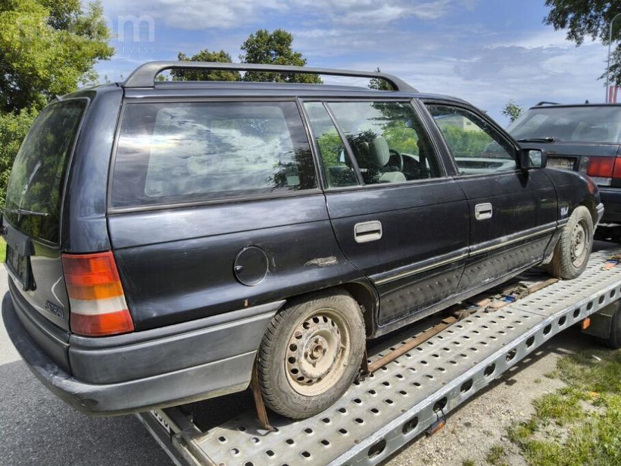 Melns Opel Astra 1992 Daugavpils, ar dzinēja tilpumu 1.70 L un nobraukumu 221 tūkst. km par 1000 €, foto 4 vietnē AUTOMOTO.COM.LV
