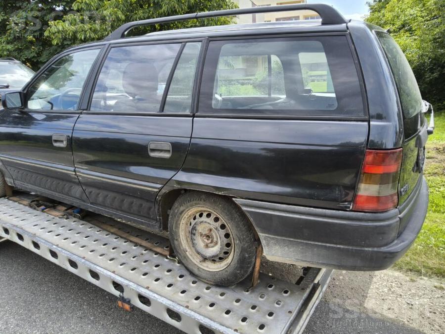 Melns Opel Astra 1992 Daugavpils, ar dzinēja tilpumu 1.70 L un nobraukumu 221 tūkst. km par 1000 €, foto 5 vietnē AUTOMOTO.COM.LV