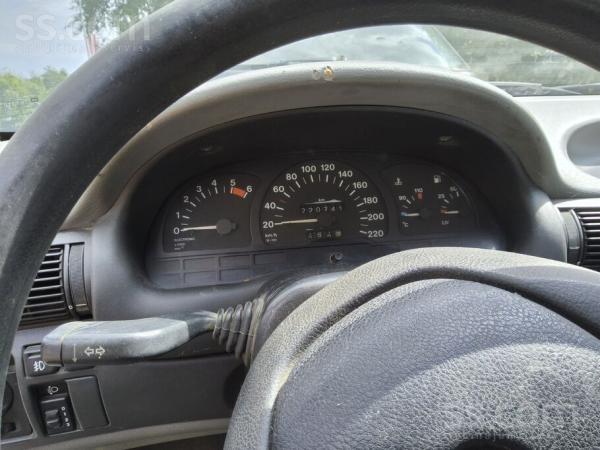 Black Opel Astra 1992 in Daugavpils, with an engine capacity of 1.70 L and mileage of 221 thousand km for 1000 €, photo 5 on AUTOMOTO.COM.LV