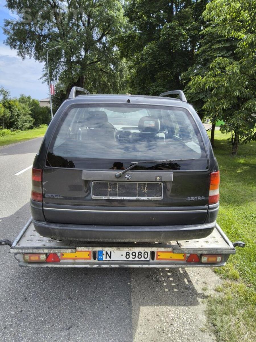 Melns Opel Astra 1992 Daugavpils, ar dzinēja tilpumu 1.70 L un nobraukumu 221 tūkst. km par 1000 €, foto 8 vietnē AUTOMOTO.COM.LV