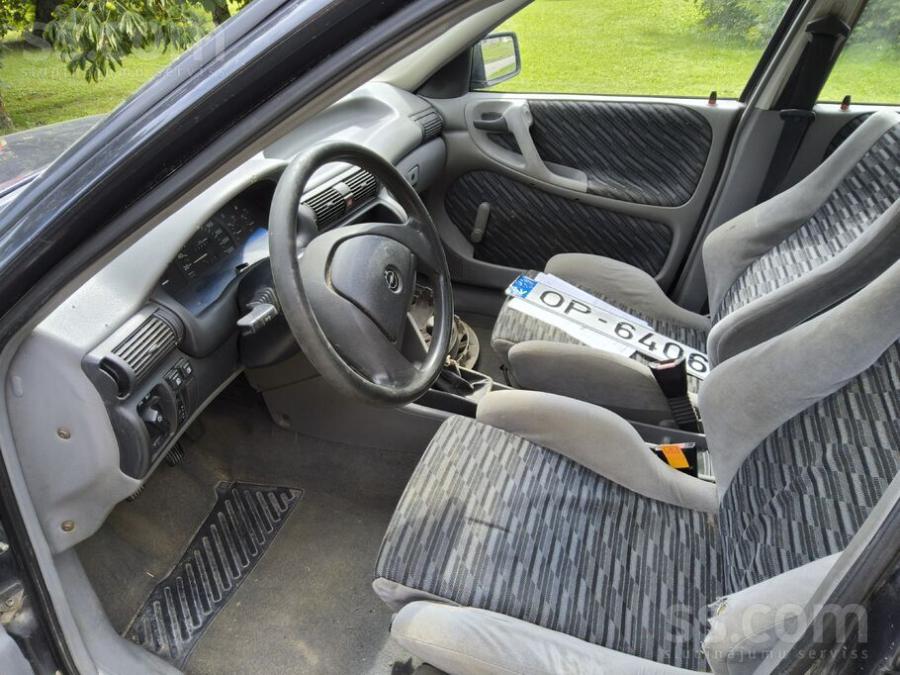 Melns Opel Astra 1992 Daugavpils, ar dzinēja tilpumu 1.70 L un nobraukumu 221 tūkst. km par 1000 €, foto 9 vietnē AUTOMOTO.COM.LV