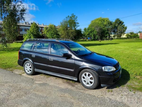 Black Opel Astra 2002 in Saldus, with an engine capacity of 1.60 L and mileage of 321 thousand km for 990 €, photo 1 on AUTOMOTO.COM.LV