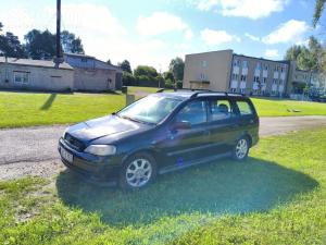Black Opel Astra 2002 in Saldus, with an engine capacity of 1.60 L and mileage of 321 thousand km for 990 €, photo 3 on AUTOMOTO.COM.LV