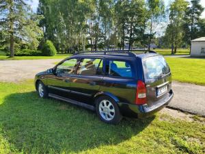 Black Opel Astra 2002 in Saldus, with an engine capacity of 1.60 L and mileage of 321 thousand km for 990 €, photo 4 on AUTOMOTO.COM.LV