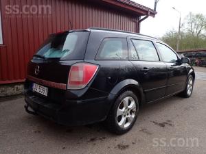 Melns Opel Astra 2004 Liepāja, ar dzinēja tilpumu 1.90 L un nobraukumu 326 tūkst. km par 700 €, foto 2 vietnē AUTOMOTO.COM.LV