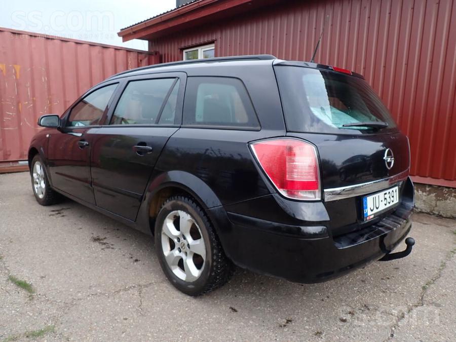 Melns Opel Astra 2004 Liepāja, ar dzinēja tilpumu 1.90 L un nobraukumu 326 tūkst. km par 700 €, foto 3 vietnē AUTOMOTO.COM.LV