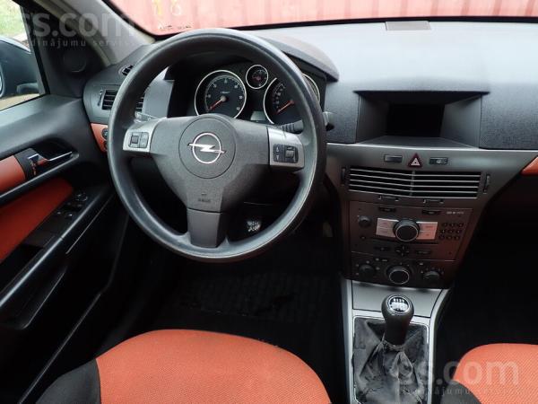 Melns Opel Astra 2004 Liepāja, ar dzinēja tilpumu 1.90 L un nobraukumu 326 tūkst. km par 700 €, foto 7 vietnē AUTOMOTO.COM.LV