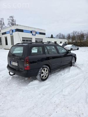 Black Opel Astra 2004 in Talsi, with an engine capacity of 2.00 L and mileage of 379 thousand km for 1050 €, photo 3 on AUTOMOTO.COM.LV