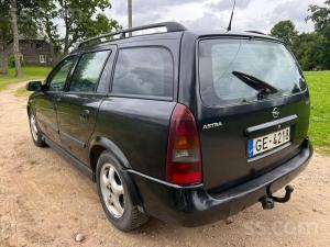 Black Opel Astra 2004 in Cesis, with an engine capacity of 1.70 L and mileage of 348 thousand km for 400 €, photo 3 on AUTOMOTO.COM.LV