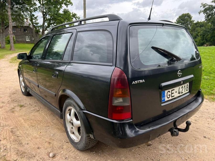 Black Opel Astra 2004 in Cesis, with an engine capacity of 1.70 L and mileage of 348 thousand km for 400 €, photo 3 on AUTOMOTO.COM.LV