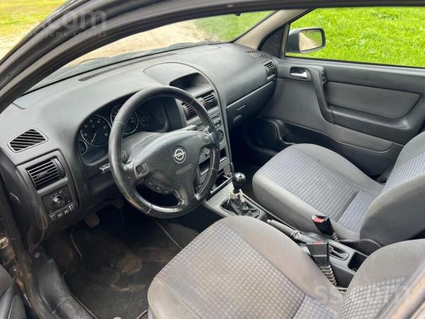 Black Opel Astra 2004 in Cesis, with an engine capacity of 1.70 L and mileage of 348 thousand km for 400 €, photo 3 on AUTOMOTO.COM.LV